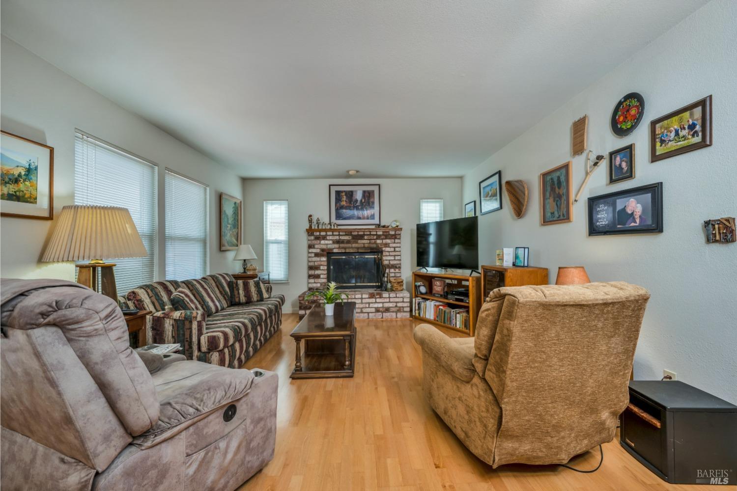 1138 Meridian Cir, Santa Rosa, CA 95401 - 3 Beds | 2/1 Baths (Active ...