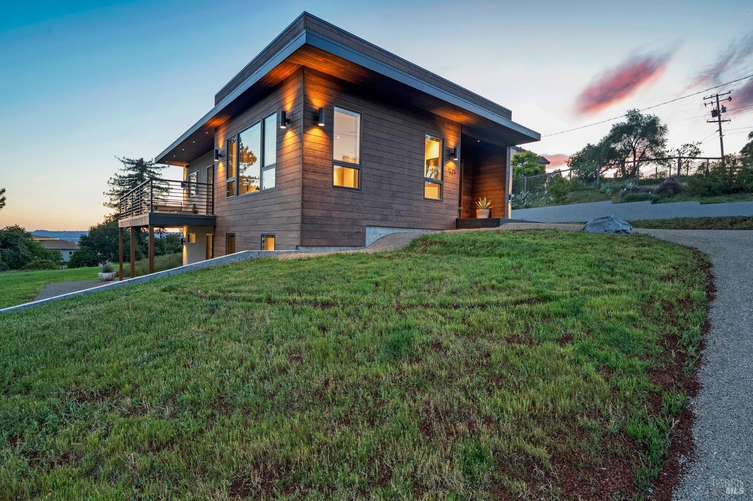 1239 Wikiup Dr, Santa Rosa, CA 95403 - 3 Beds | 4 Baths (Active ...